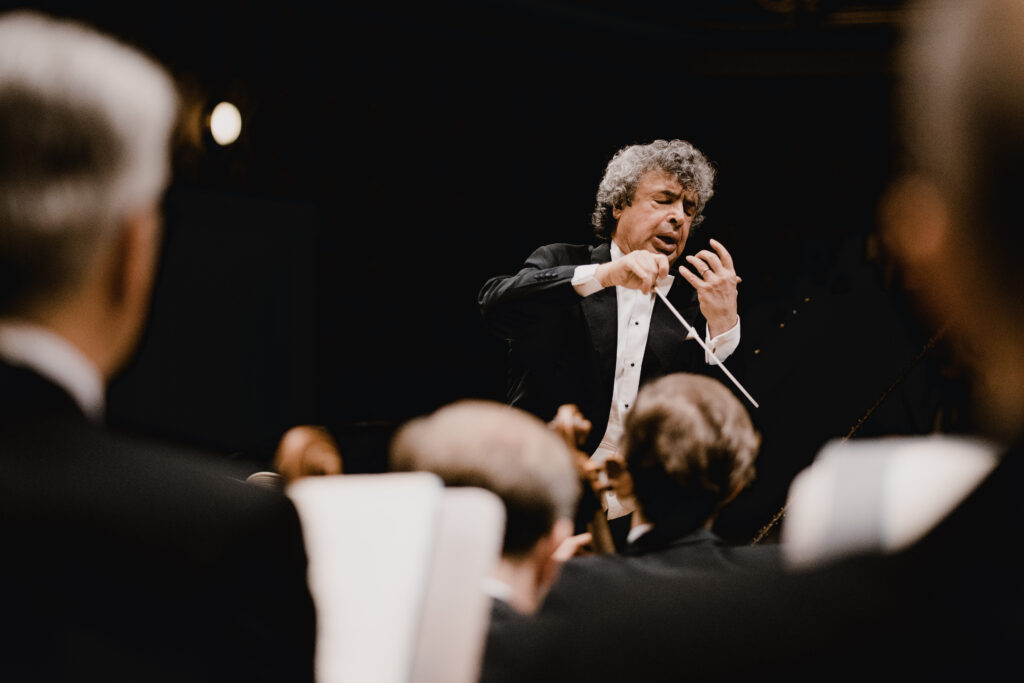 'Mahler Symphony No. 2' is "enthralling interpretation full of insight ...